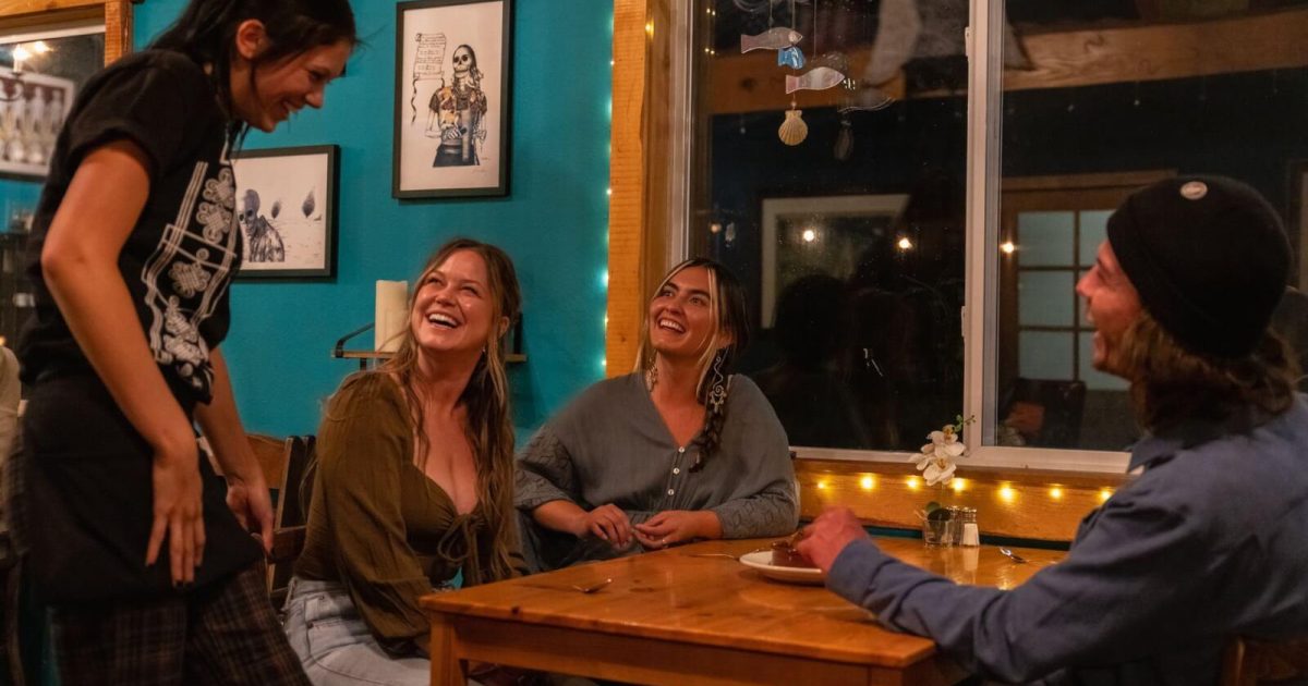 Dos Alas' Eclectic Eating Experience | Visit Mammoth